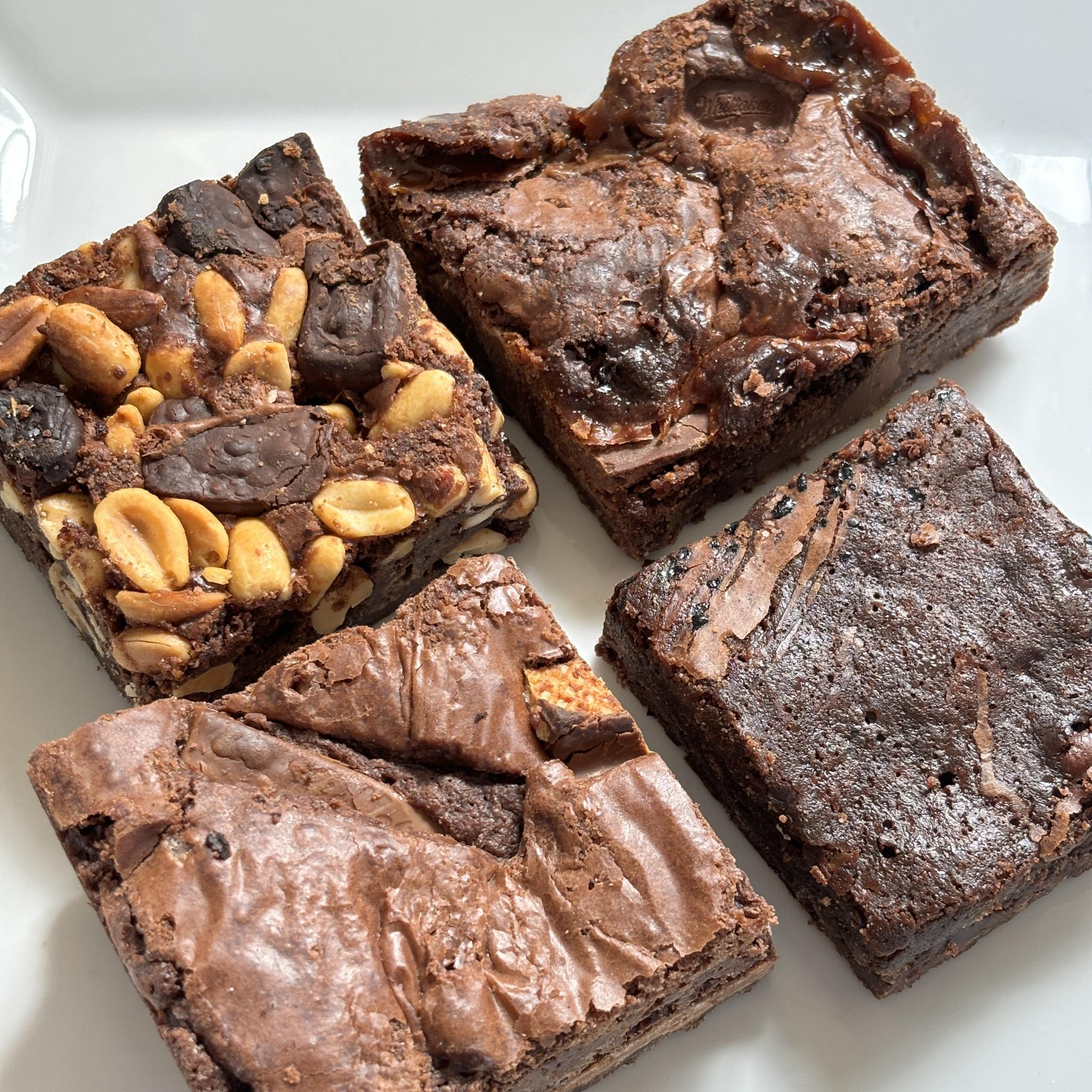 Deluxe Brownie Box – Basic Az Bakes